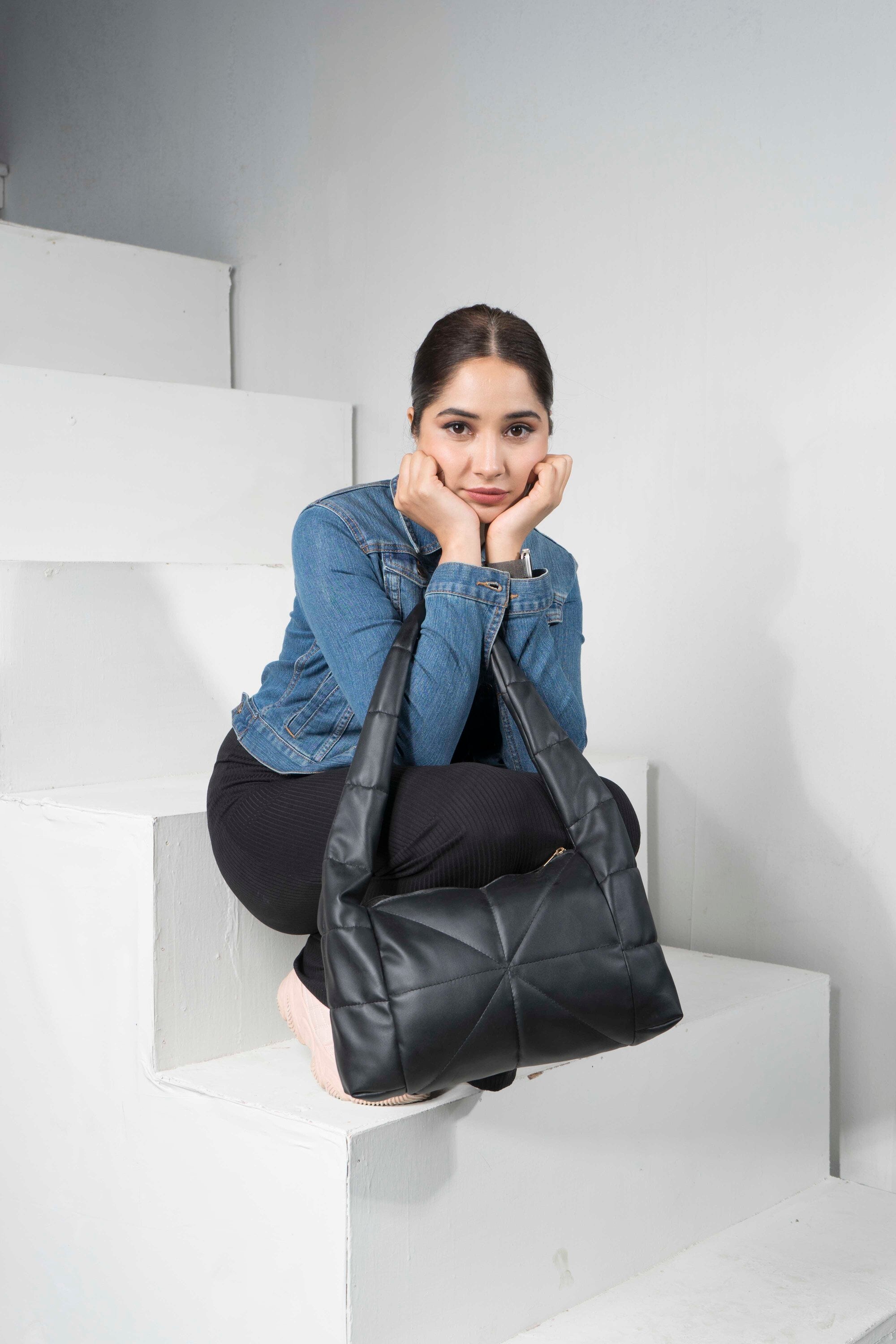 VYBE- The Travel companion - Black – Bagallery