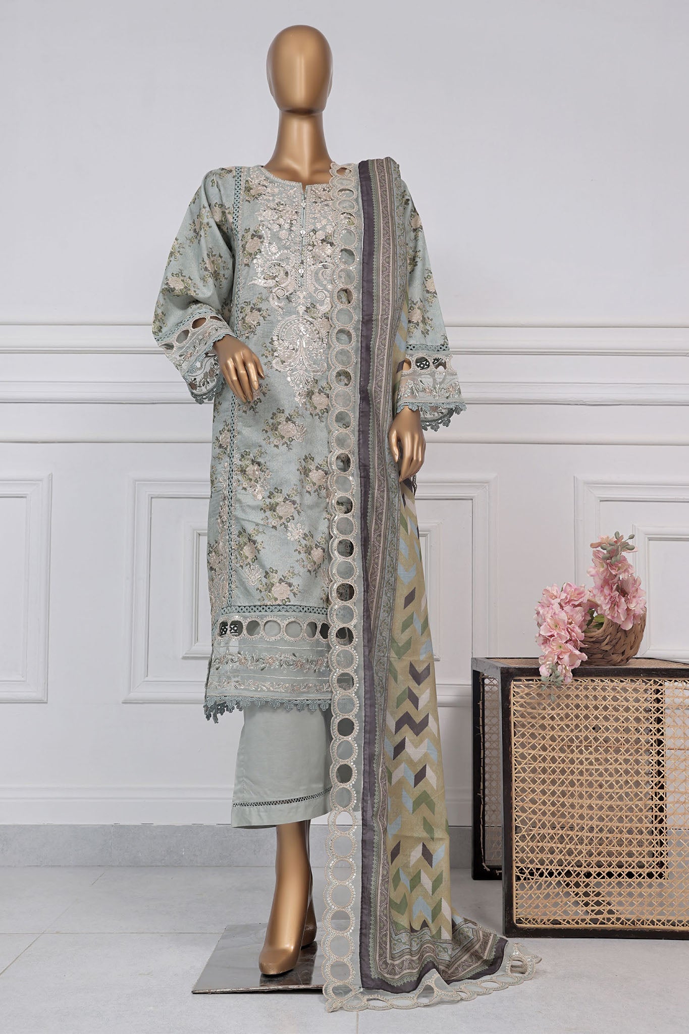 Signature By Sada Bahar Stitched 3 Piece Festive Emb Lawn Collection'2 ...