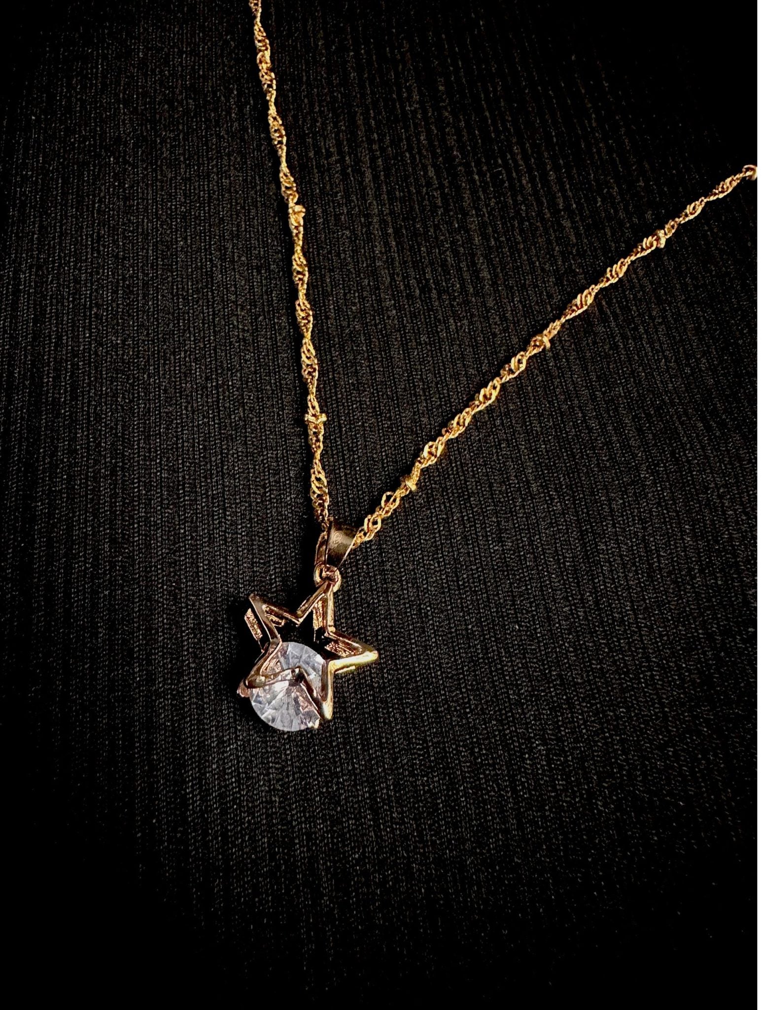 Beri - Floral Rhinestone Gold Imitation Locket Chain – Bagallery