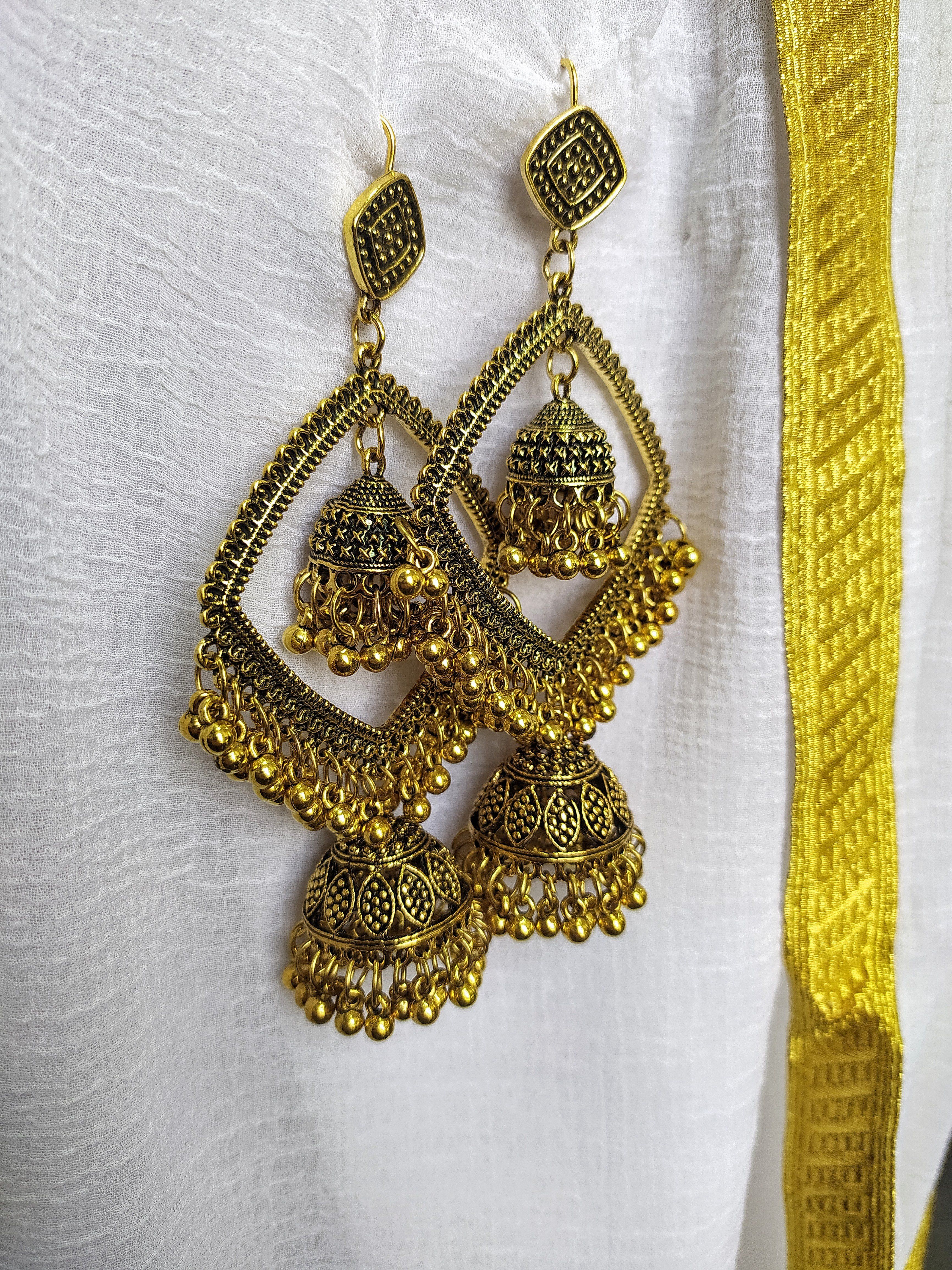 Sheen- Gold Diamond Jhumkas (Gold) – Bagallery